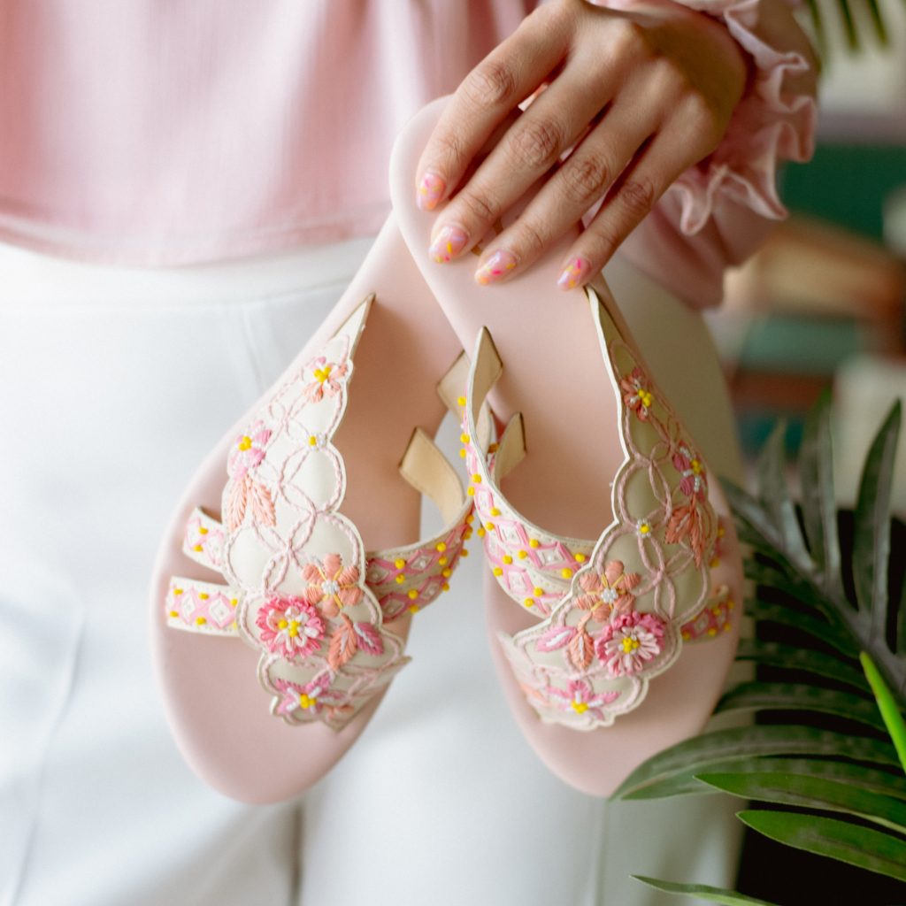 Contact Fizzy Goblet for Yourpremium Footwear Needs