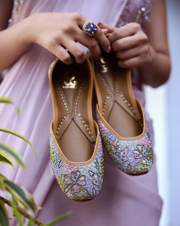 Buy Handcrafted Punjabi Juttis for Women Online – Fizzy Goblet